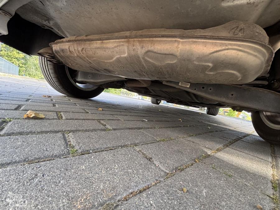Zils Volkswagen Touran 2006 Kauņa, ar dzinēja tilpumu 1.90 L un nobraukumu 298 tūkst. km par 2200 €, foto 19 vietnē AUTOMOTO.COM.LV