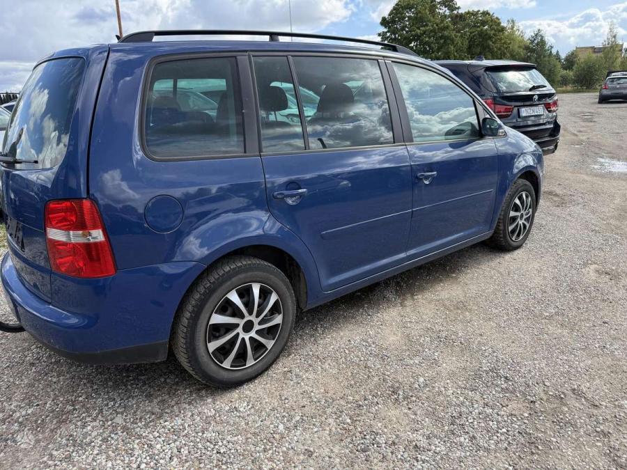 Zils Volkswagen Touran 2006 Jurbarkas, ar dzinēja tilpumu 1.60 L un nobraukumu 280 tūkst. km par 1999 €, foto 6 vietnē AUTOMOTO.COM.LV