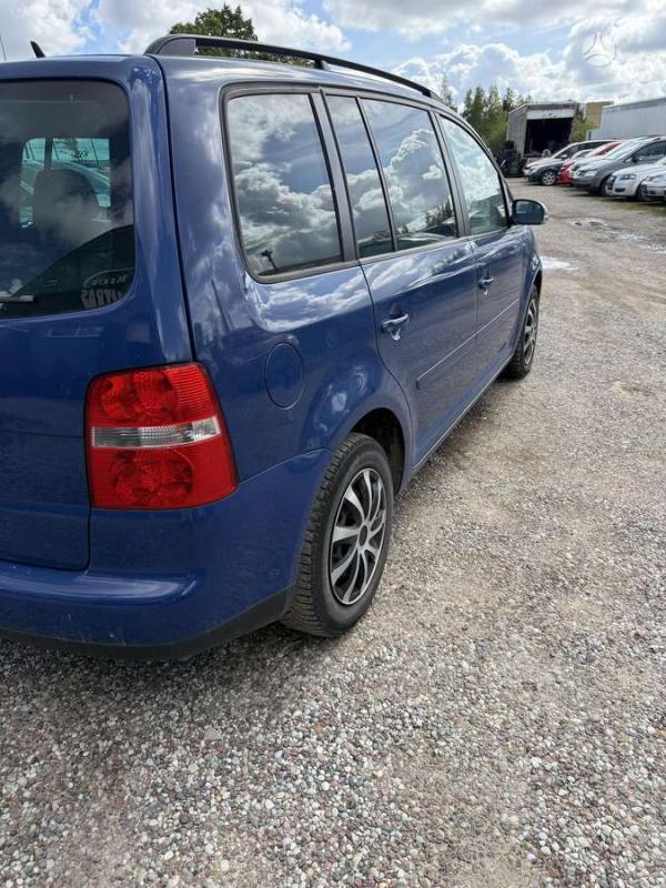 Фольксваген Туран 2006 в Юрбаркас на AUTOMOTO.COM.LV Синий Фольксваген Туран 2006 в Юрбаркас, объемом двигателя 1.60 л и пробегом 280 тыс. км за 1999 €, фото 7 на AUTOMOTO.COM.LV