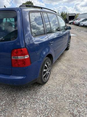 Zils Volkswagen Touran 2006 Jurbarkas, ar dzinēja tilpumu 1.60 L un nobraukumu 280 tūkst. km par 1999 €, foto 7 vietnē AUTOMOTO.COM.LV