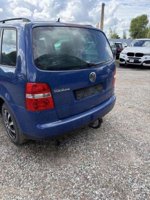 Zils Volkswagen Touran 2006 Jurbarkas, ar dzinēja tilpumu 1.60 L un nobraukumu 280 tūkst. km par 1999 €, foto 8 vietnē AUTOMOTO.COM.LV