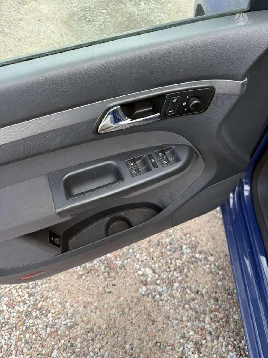 Zils Volkswagen Touran 2006 Jurbarkas, ar dzinēja tilpumu 1.60 L un nobraukumu 280 tūkst. km par 1999 €, foto 11 vietnē AUTOMOTO.COM.LV