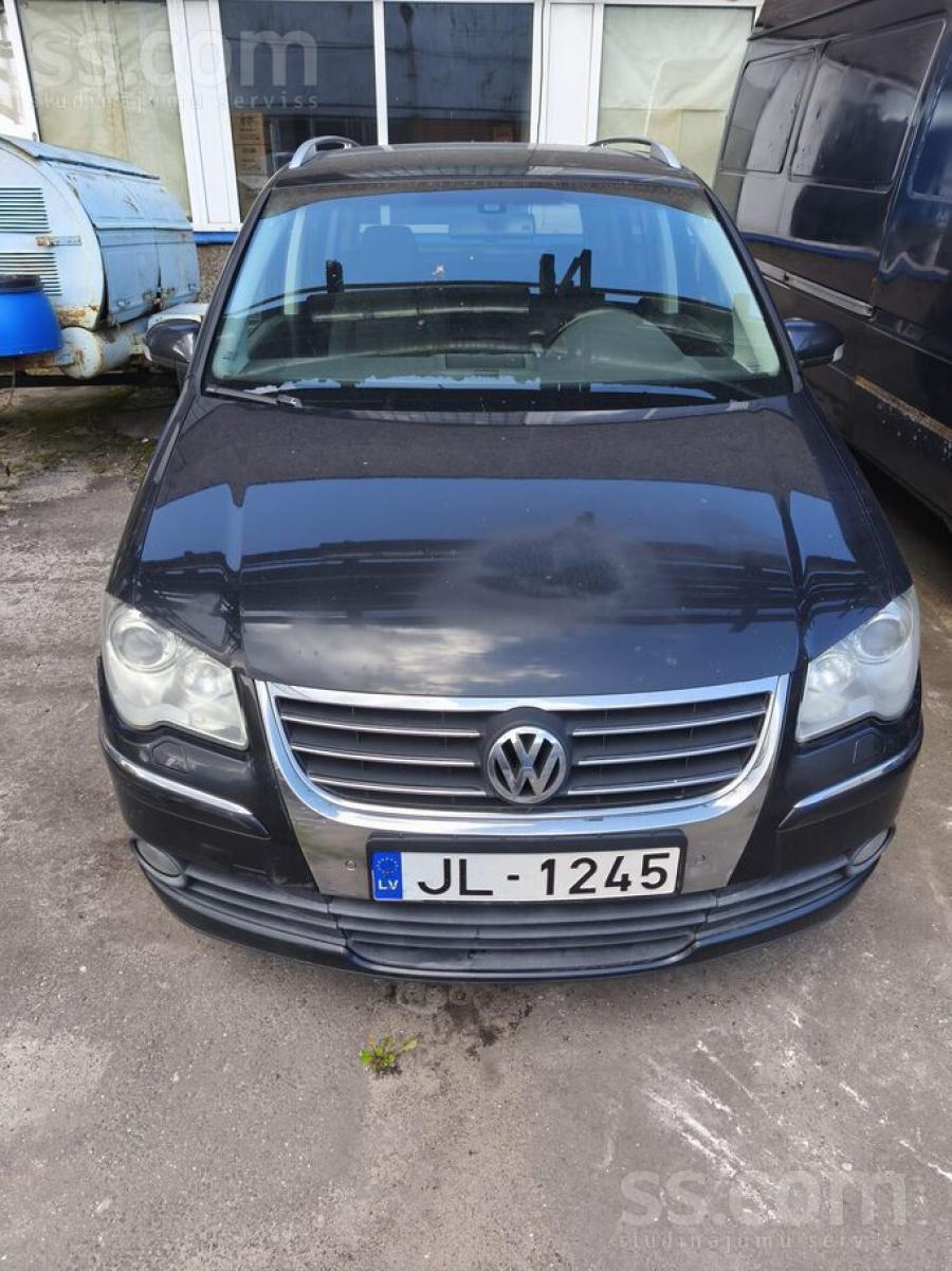 Blue Volkswagen Touran 2006 in Riga, with an engine capacity of 2.00 L and mileage of 390 thousand km for 1000 €, photo 1 on AUTOMOTO.COM.LV