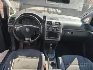 Blue Volkswagen Touran 2006 in Riga, with an engine capacity of 2.00 L and mileage of 390 thousand km for 1000 €, photo 3 on AUTOMOTO.COM.LV