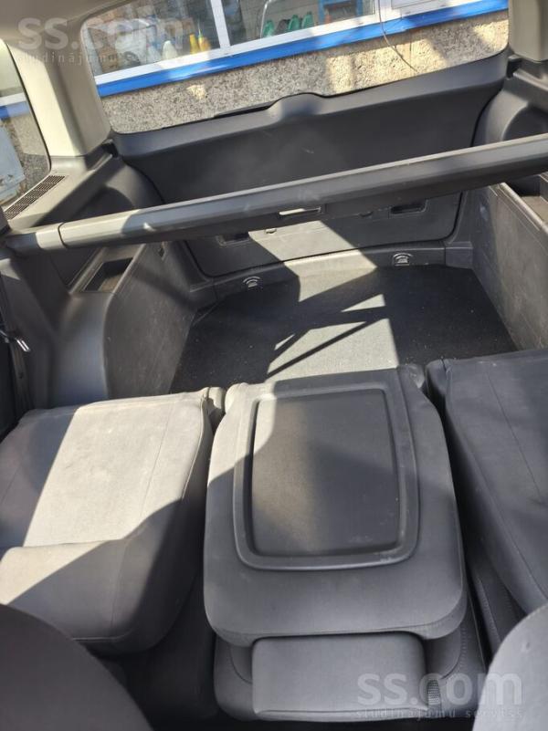 Zils Volkswagen Touran 2006 Rīga, ar dzinēja tilpumu 2.00 L un nobraukumu 390 tūkst. km par 1000 €, foto 11 vietnē AUTOMOTO.COM.LV
