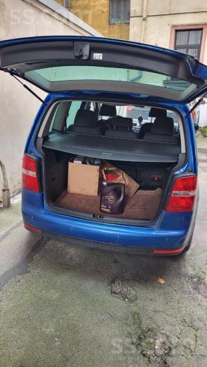 Blue Volkswagen Touran 2006 in Riga, with an engine capacity of 1.90 L and mileage of 320 thousand km for 1450 €, photo 5 on AUTOMOTO.COM.LV