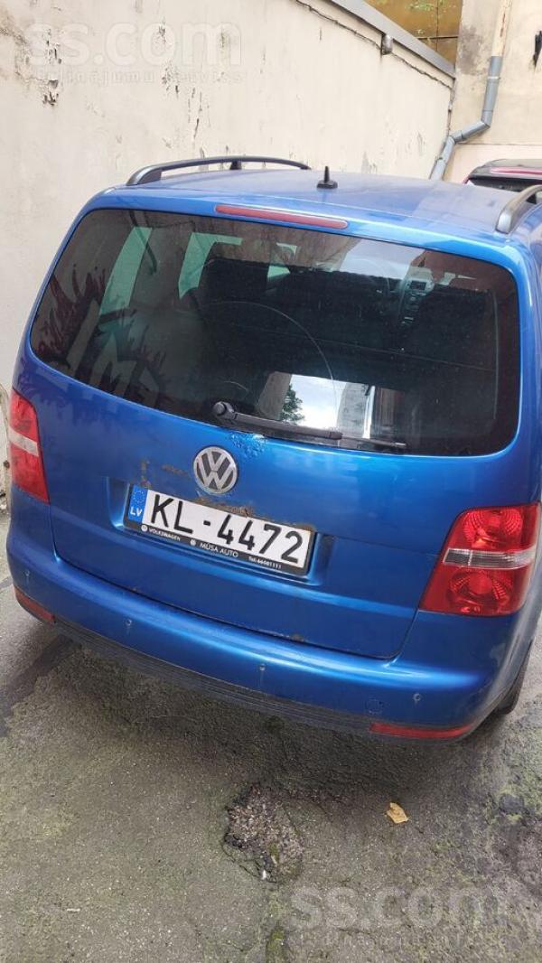 Blue Volkswagen Touran 2006 in Riga, with an engine capacity of 1.90 L and mileage of 320 thousand km for 1450 €, photo 6 on AUTOMOTO.COM.LV