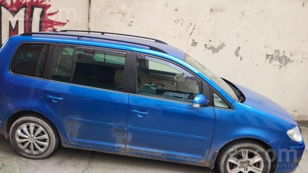 Blue Volkswagen Touran 2006 in Riga, with an engine capacity of 1.90 L and mileage of 320 thousand km for 1450 €, photo 7 on AUTOMOTO.COM.LV