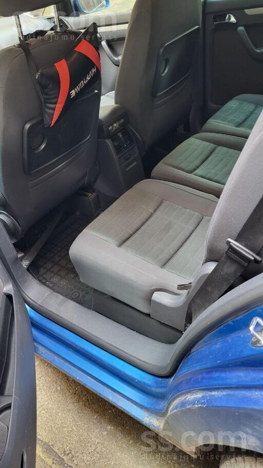 Blue Volkswagen Touran 2006 in Riga, with an engine capacity of 1.90 L and mileage of 320 thousand km for 1450 €, photo 8 on AUTOMOTO.COM.LV