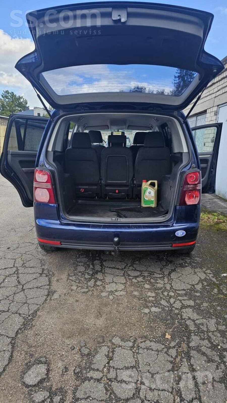 Blue Volkswagen Touran 2006 in Riga, with an engine capacity of 1.40 L and mileage of 250 thousand km for 2150 €, photo 4 on AUTOMOTO.COM.LV