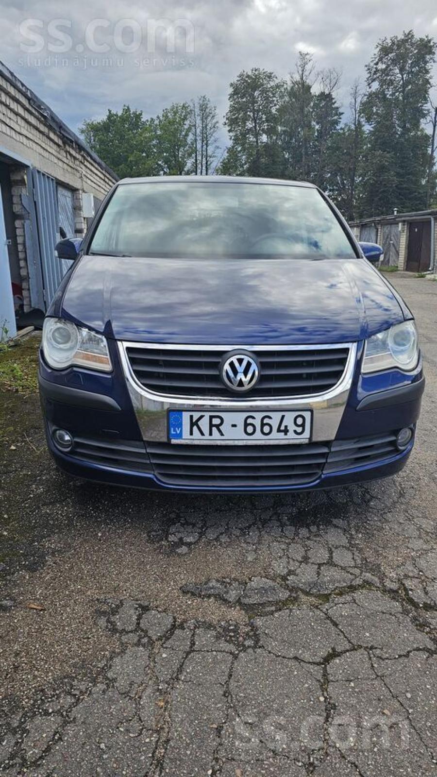 Blue Volkswagen Touran 2006 in Riga, with an engine capacity of 1.40 L and mileage of 250 thousand km for 2150 €, photo 7 on AUTOMOTO.COM.LV