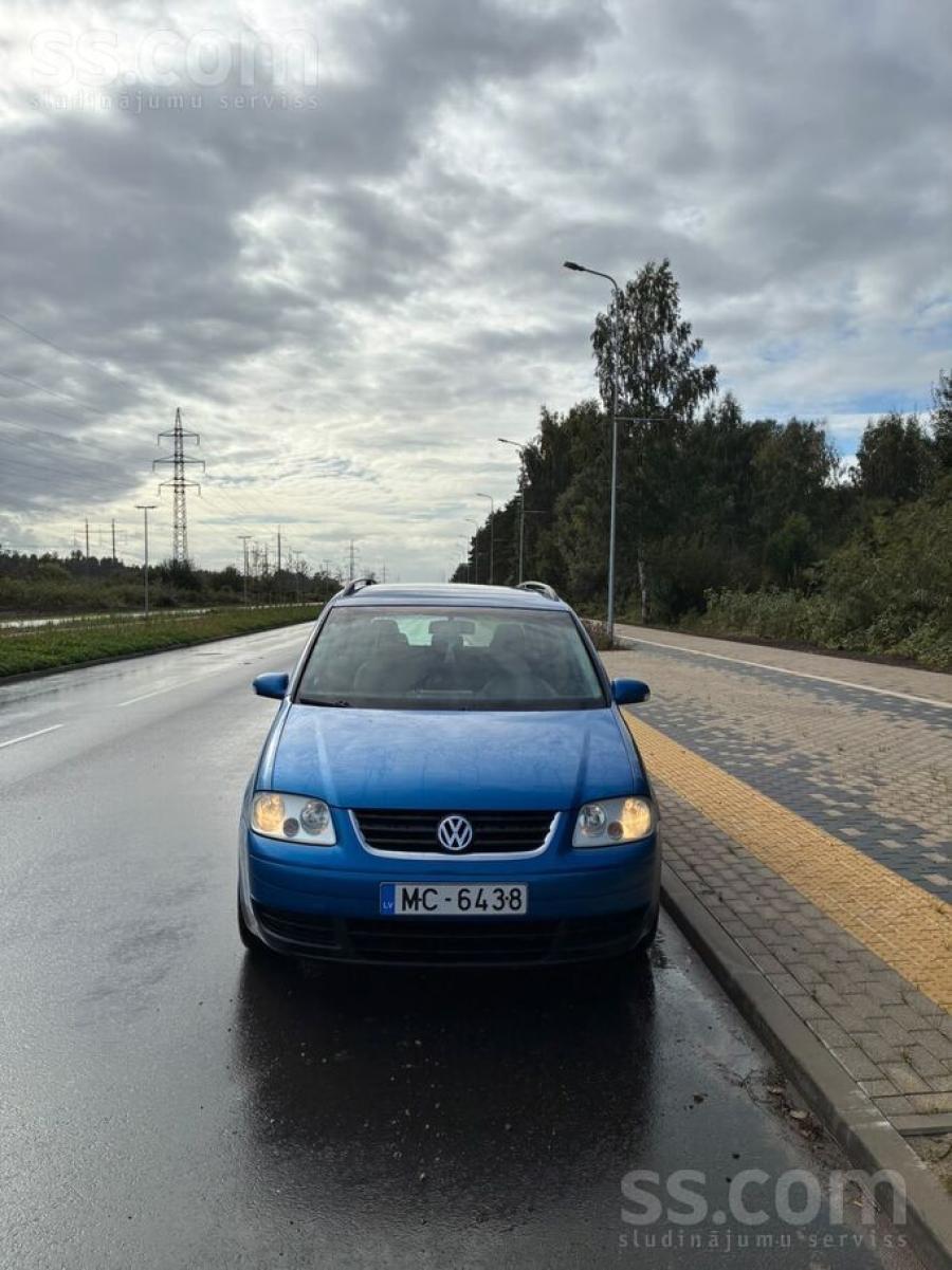 Zils Volkswagen Touran 2006 Rīga, ar dzinēja tilpumu 1.60 L un nobraukumu 300 tūkst. km par 2500 €, foto 1 vietnē AUTOMOTO.COM.LV