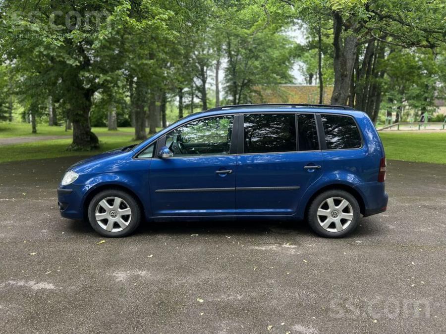 Blue Volkswagen Touran 2007 in Cesis, with an engine capacity of 1.90 L and mileage of 344 thousand km for 2700 €, photo 6 on AUTOMOTO.COM.LV