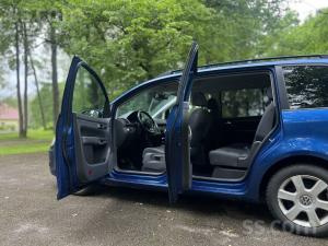 Blue Volkswagen Touran 2007 in Cesis, with an engine capacity of 1.90 L and mileage of 344 thousand km for 2700 €, photo 9 on AUTOMOTO.COM.LV