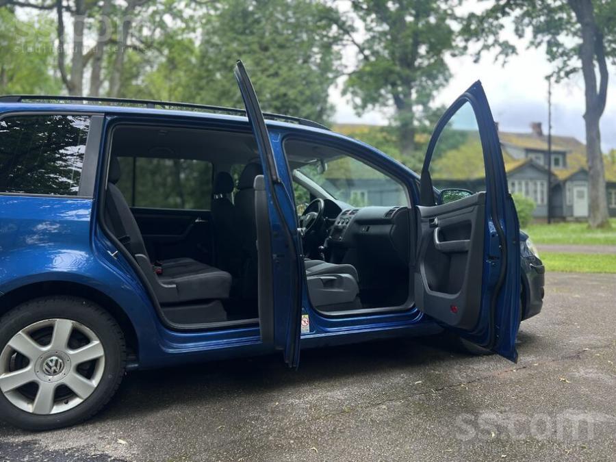 Blue Volkswagen Touran 2007 in Cesis, with an engine capacity of 1.90 L and mileage of 344 thousand km for 2700 €, photo 10 on AUTOMOTO.COM.LV