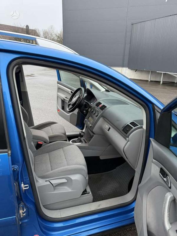 Zils Volkswagen Touran 2007 Kauņa, ar dzinēja tilpumu 1.97 L un nobraukumu 340 tūkst. km par 1700 €, foto 10 vietnē AUTOMOTO.COM.LV