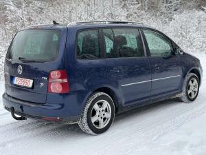 Blue Volkswagen Touran 2007 in Mazeikiai, with an engine capacity of 1.90 L and mileage of 264 thousand km for 1200 €, photo 4 on AUTOMOTO.COM.LV