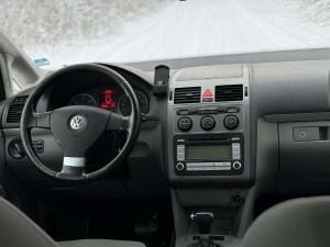 Blue Volkswagen Touran 2007 in Mazeikiai, with an engine capacity of 1.90 L and mileage of 264 thousand km for 1200 €, photo 10 on AUTOMOTO.COM.LV