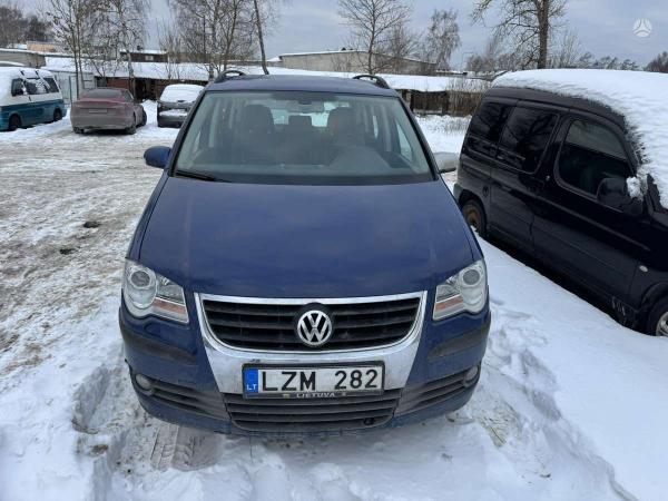 Blue Volkswagen Touran 2007 in Palanga, with an engine capacity of 1.39 L and mileage of 295 thousand km for 999 €, photo 2 on AUTOMOTO.COM.LV