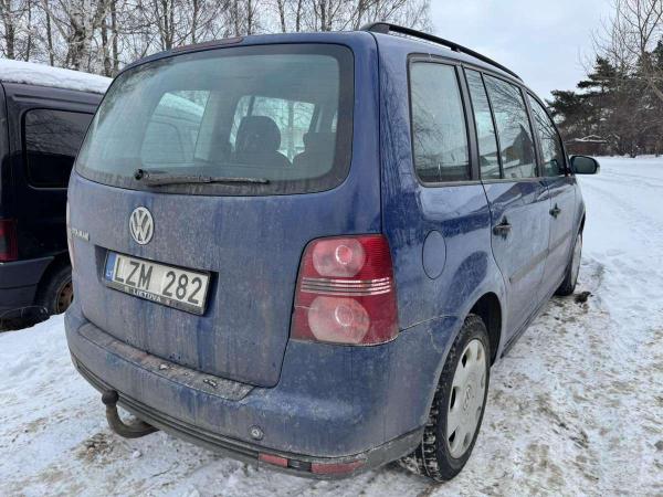 Blue Volkswagen Touran 2007 in Palanga, with an engine capacity of 1.39 L and mileage of 295 thousand km for 999 €, photo 4 on AUTOMOTO.COM.LV