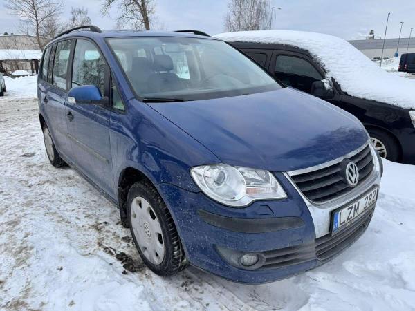 Blue Volkswagen Touran 2007 in Palanga, with an engine capacity of 1.39 L and mileage of 295 thousand km for 999 €, photo 7 on AUTOMOTO.COM.LV
