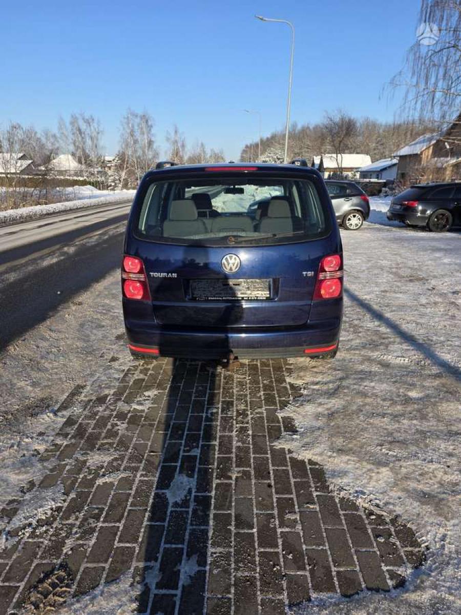 Zils Volkswagen Touran 2007 Elektrėnai, ar dzinēja tilpumu 1.39 L un nobraukumu 280 tūkst. km par 2950 €, foto 3 vietnē AUTOMOTO.COM.LV