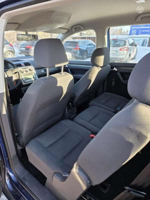 Zils Volkswagen Touran 2007 Elektrėnai, ar dzinēja tilpumu 1.39 L un nobraukumu 280 tūkst. km par 2950 €, foto 5 vietnē AUTOMOTO.COM.LV