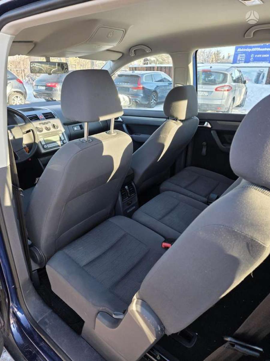 Zils Volkswagen Touran 2007 Elektrėnai, ar dzinēja tilpumu 1.39 L un nobraukumu 280 tūkst. km par 2950 €, foto 5 vietnē AUTOMOTO.COM.LV