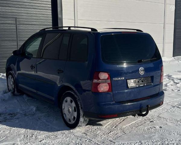 Blue Volkswagen Touran 2007 in Kretinga, with an engine capacity of 1.39 L and mileage of 296 thousand km for 2950 €, photo 6 on AUTOMOTO.COM.LV