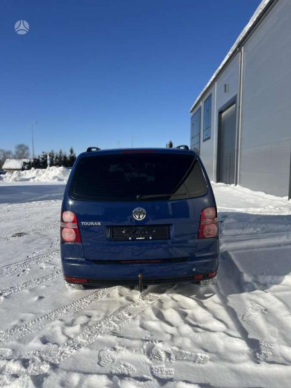 Blue Volkswagen Touran 2007 in Kretinga, with an engine capacity of 1.39 L and mileage of 296 thousand km for 2950 €, photo 8 on AUTOMOTO.COM.LV