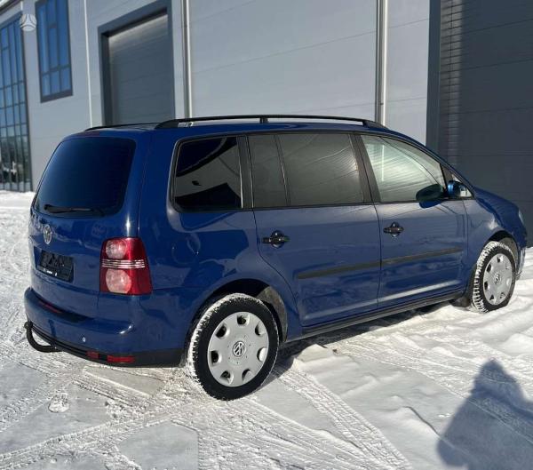 Zils Volkswagen Touran 2007 Kretinga, ar dzinēja tilpumu 1.39 L un nobraukumu 296 tūkst. km par 2950 €, foto 7 vietnē AUTOMOTO.COM.LV