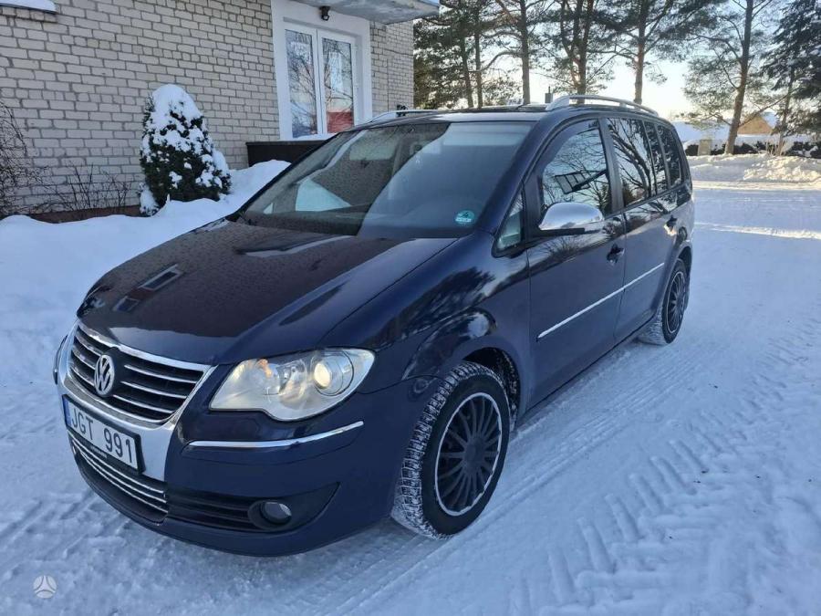 Blue Volkswagen Touran 2007 in Kaunas, with an engine capacity of 1.90 L and mileage of 322 thousand km for 2350 €, photo 1 on AUTOMOTO.COM.LV