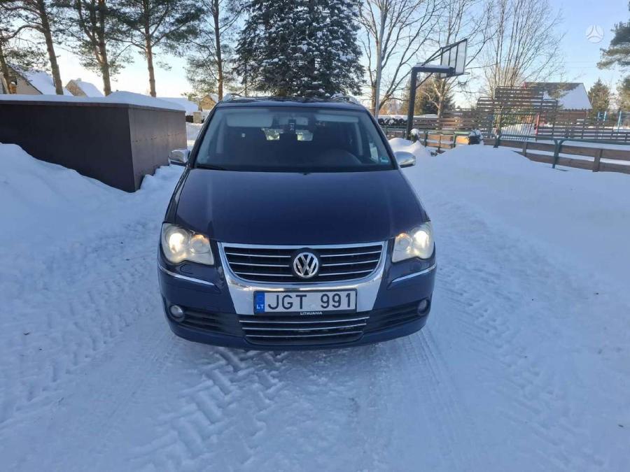 Blue Volkswagen Touran 2007 in Kaunas, with an engine capacity of 1.90 L and mileage of 322 thousand km for 2350 €, photo 2 on AUTOMOTO.COM.LV