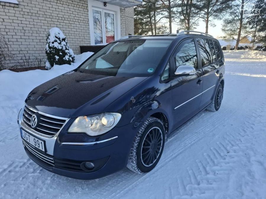 Blue Volkswagen Touran 2007 in Kaunas, with an engine capacity of 1.90 L and mileage of 288 thousand km for 2350 €, photo 1 on AUTOMOTO.COM.LV