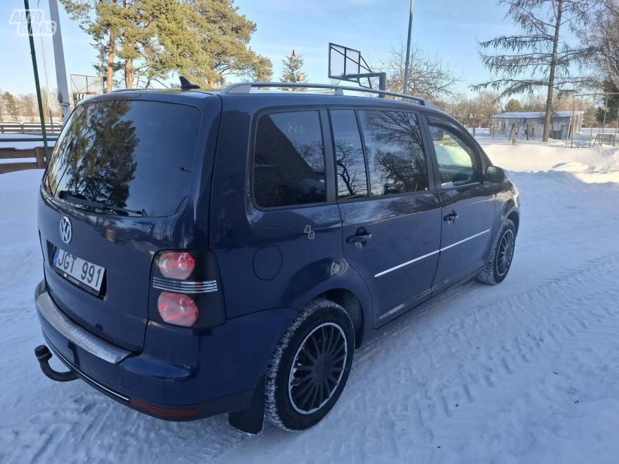 Blue Volkswagen Touran 2007 in Kaunas, with an engine capacity of 1.90 L and mileage of 288 thousand km for 2350 €, photo 5 on AUTOMOTO.COM.LV