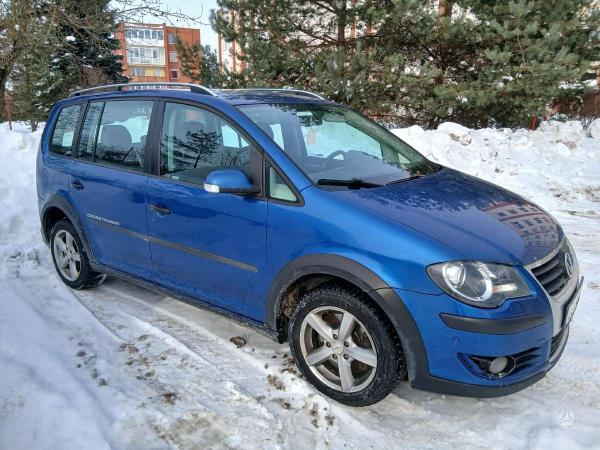 Zils Volkswagen Touran 2007 Panevēža, ar dzinēja tilpumu 2.00 L un nobraukumu 345 tūkst. km par 2700 €, foto 3 vietnē AUTOMOTO.COM.LV