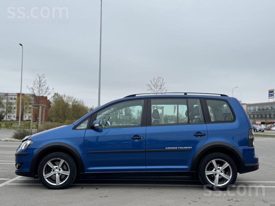 Zils Volkswagen Touran 2007 Jelgava, ar dzinēja tilpumu 2.00 L un nobraukumu 0 tūkst. km par 4899 €, foto 8 vietnē AUTOMOTO.COM.LV