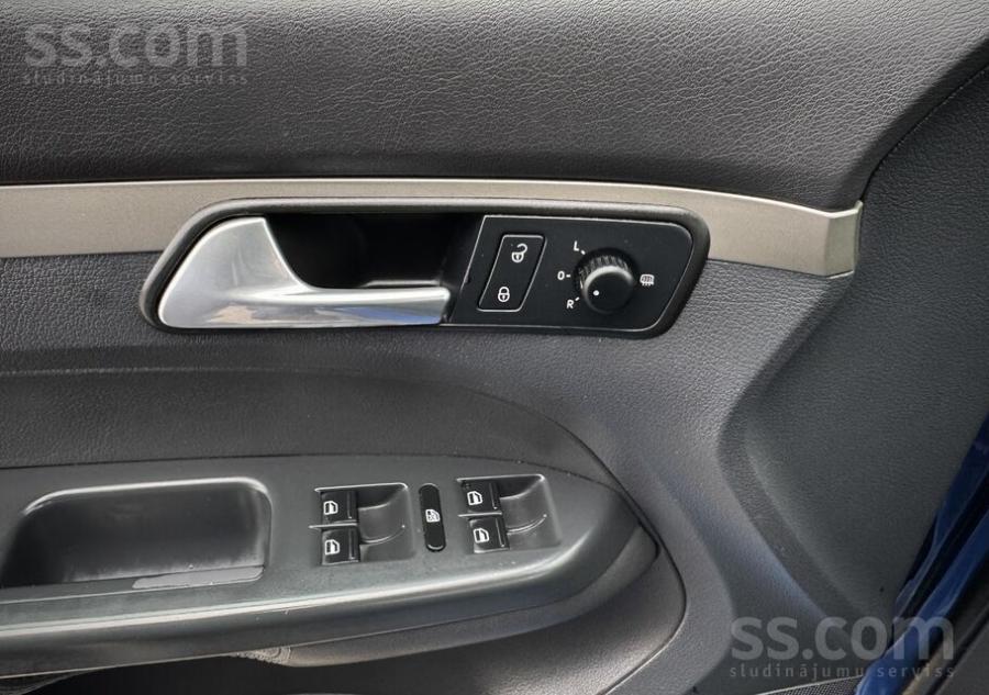 Zils Volkswagen Touran 2007 Jelgava, ar dzinēja tilpumu 2.00 L un nobraukumu 0 tūkst. km par 4899 €, foto 21 vietnē AUTOMOTO.COM.LV