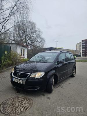 Zils Volkswagen Touran 2007 Rīga, ar dzinēja tilpumu 2.00 L un nobraukumu 345 tūkst. km par 1000 €, foto 3 vietnē AUTOMOTO.COM.LV