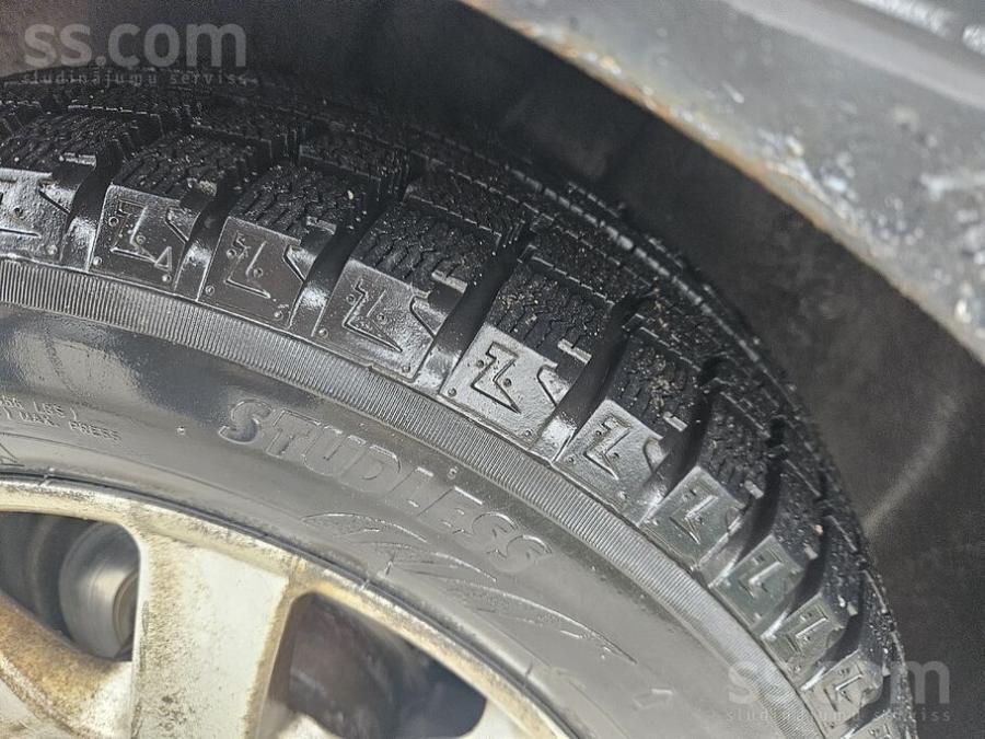 Zils Volkswagen Touran 2007 Rīga, ar dzinēja tilpumu 2.00 L un nobraukumu 345 tūkst. km par 1000 €, foto 11 vietnē AUTOMOTO.COM.LV