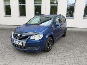 Zils Volkswagen Touran 2007 Jelgava, ar dzinēja tilpumu 1.90 L un nobraukumu 379 tūkst. km par 1950 €, foto  vietnē AUTOMOTO.COM.LV