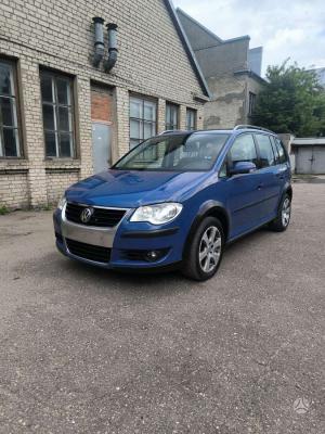 Blue Volkswagen Touran 2007 in Taurage, with an engine capacity of 1.97 L and mileage of 285 thousand km for 3200 €, photo  on AUTOMOTO.COM.LV