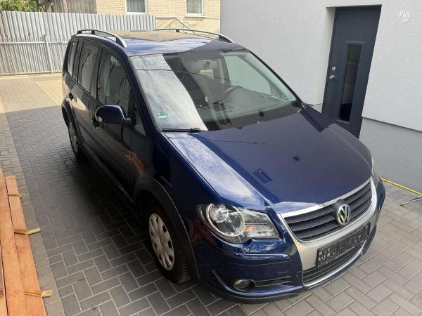 Zils Volkswagen Touran 2007 Marijampole, ar dzinēja tilpumu 1.39 L un nobraukumu 250 tūkst. km par 2800 €, foto 1 vietnē AUTOMOTO.COM.LV