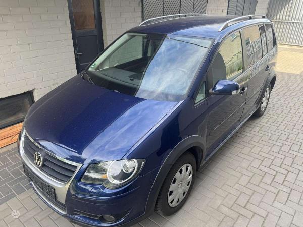 Zils Volkswagen Touran 2007 Marijampole, ar dzinēja tilpumu 1.39 L un nobraukumu 250 tūkst. km par 2800 €, foto 3 vietnē AUTOMOTO.COM.LV