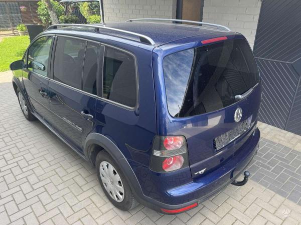 Zils Volkswagen Touran 2007 Marijampole, ar dzinēja tilpumu 1.39 L un nobraukumu 250 tūkst. km par 2800 €, foto 4 vietnē AUTOMOTO.COM.LV