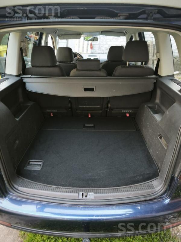 Zils Volkswagen Touran 2007 Rīga, ar dzinēja tilpumu 1.90 L un nobraukumu 338 tūkst. km par 2250 €, foto 6 vietnē AUTOMOTO.COM.LV
