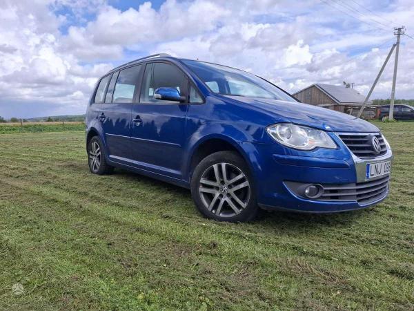 Zils Volkswagen Touran 2007 Kauņa, ar dzinēja tilpumu 1.97 L un nobraukumu 292 tūkst. km par 2900 €, foto 1 vietnē AUTOMOTO.COM.LV