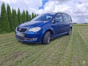 Blue Volkswagen Touran 2007 in Kaunas, with an engine capacity of 1.97 L and mileage of 292 thousand km for 2900 €, photo 4 on AUTOMOTO.COM.LV