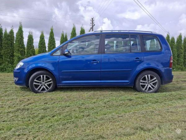Zils Volkswagen Touran 2007 Kauņa, ar dzinēja tilpumu 1.97 L un nobraukumu 292 tūkst. km par 2900 €, foto 4 vietnē AUTOMOTO.COM.LV