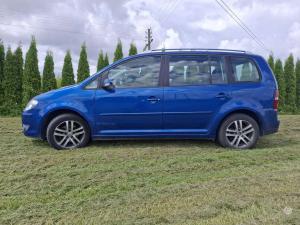 Blue Volkswagen Touran 2007 in Kaunas, with an engine capacity of 1.97 L and mileage of 292 thousand km for 2900 €, photo 5 on AUTOMOTO.COM.LV